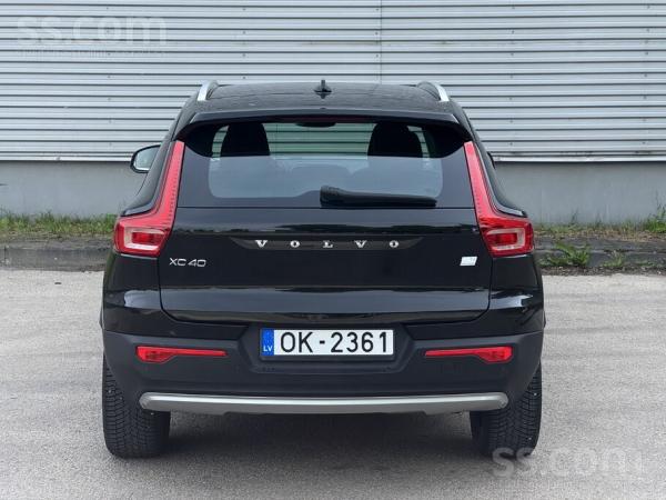 Black Volvo XC40 2021 in Riga, with an engine capacity of 1.50 L and mileage of 83 thousand km for 21600 €, photo 5 on AUTOMOTO.COM.LV