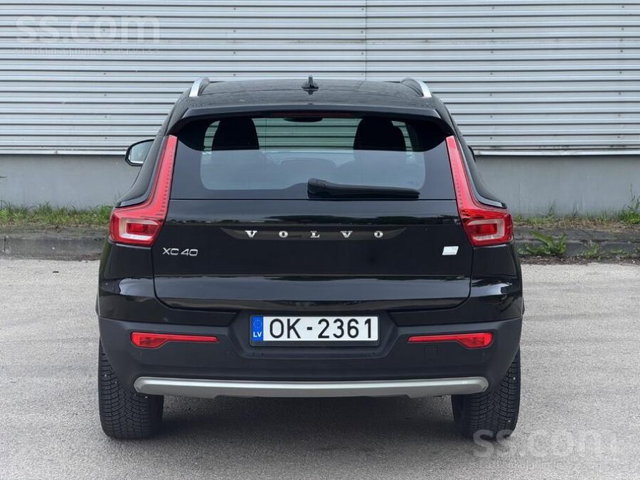 Black Volvo XC40 2021 in Riga, with an engine capacity of 1.50 L and mileage of 83 thousand km for 21600 €, photo 6 on AUTOMOTO.COM.LV