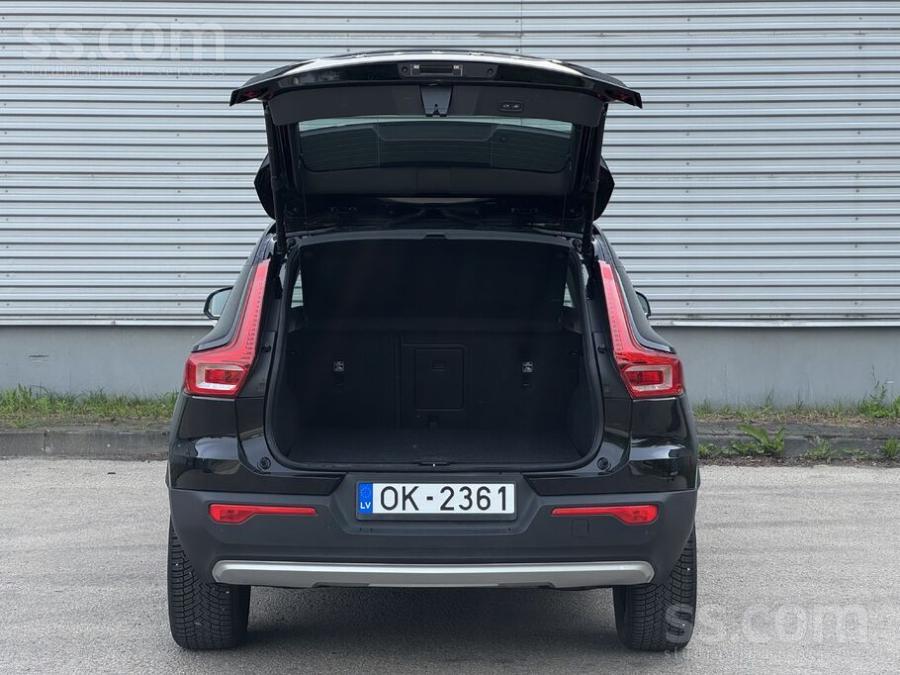 Black Volvo XC40 2021 in Riga, with an engine capacity of 1.50 L and mileage of 83 thousand km for 21600 €, photo 7 on AUTOMOTO.COM.LV