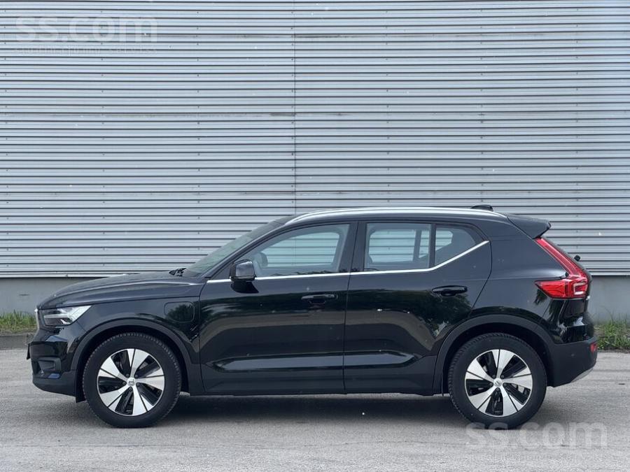 Black Volvo XC40 2021 in Riga, with an engine capacity of 1.50 L and mileage of 83 thousand km for 21600 €, photo 8 on AUTOMOTO.COM.LV