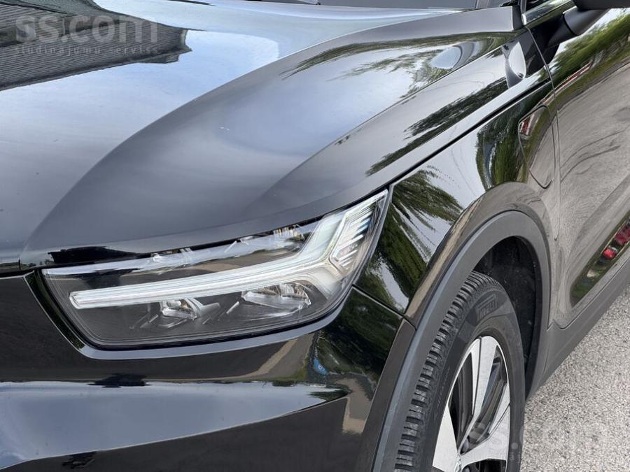 Black Volvo XC40 2021 in Riga, with an engine capacity of 1.50 L and mileage of 83 thousand km for 21600 €, photo 9 on AUTOMOTO.COM.LV