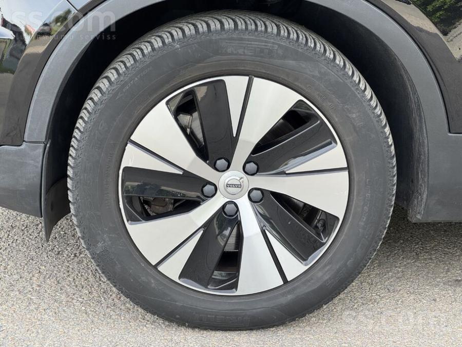 Black Volvo XC40 2021 in Riga, with an engine capacity of 1.50 L and mileage of 83 thousand km for 21600 €, photo 14 on AUTOMOTO.COM.LV