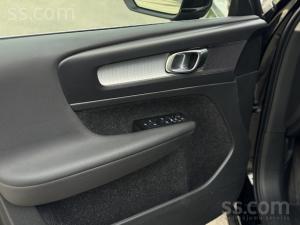Black Volvo XC40 2021 in Riga, with an engine capacity of 1.50 L and mileage of 83 thousand km for 21600 €, photo 15 on AUTOMOTO.COM.LV