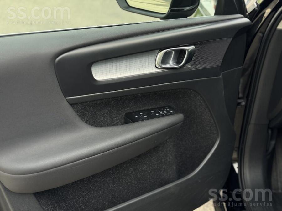 Black Volvo XC40 2021 in Riga, with an engine capacity of 1.50 L and mileage of 83 thousand km for 21600 €, photo 15 on AUTOMOTO.COM.LV