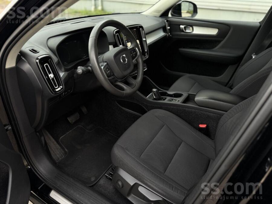 Black Volvo XC40 2021 in Riga, with an engine capacity of 1.50 L and mileage of 83 thousand km for 21600 €, photo 16 on AUTOMOTO.COM.LV