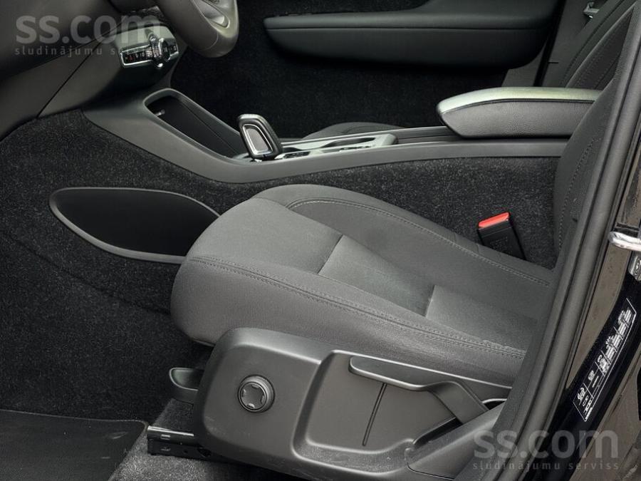 Black Volvo XC40 2021 in Riga, with an engine capacity of 1.50 L and mileage of 83 thousand km for 21600 €, photo 17 on AUTOMOTO.COM.LV
