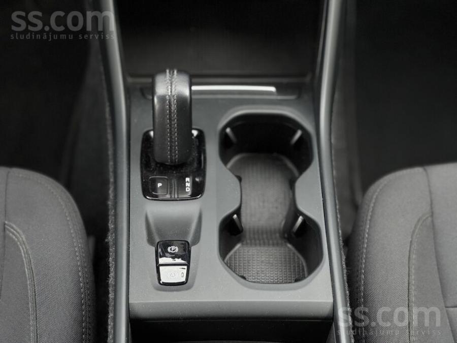 Black Volvo XC40 2021 in Riga, with an engine capacity of 1.50 L and mileage of 83 thousand km for 21600 €, photo 19 on AUTOMOTO.COM.LV