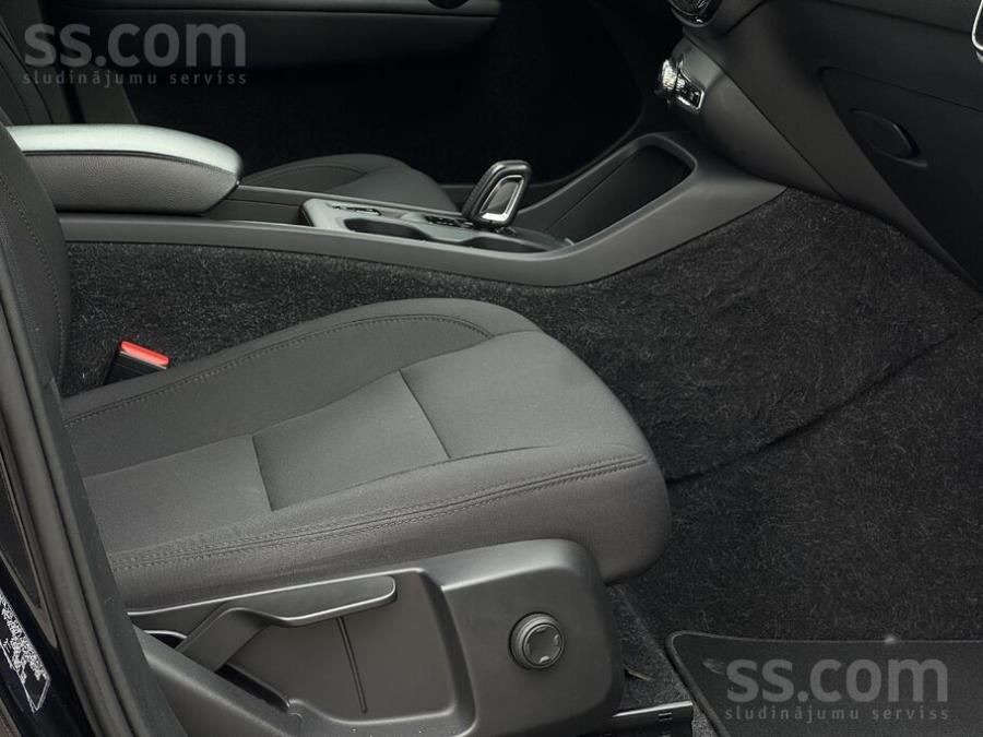 Black Volvo XC40 2021 in Riga, with an engine capacity of 1.50 L and mileage of 83 thousand km for 21600 €, photo 21 on AUTOMOTO.COM.LV