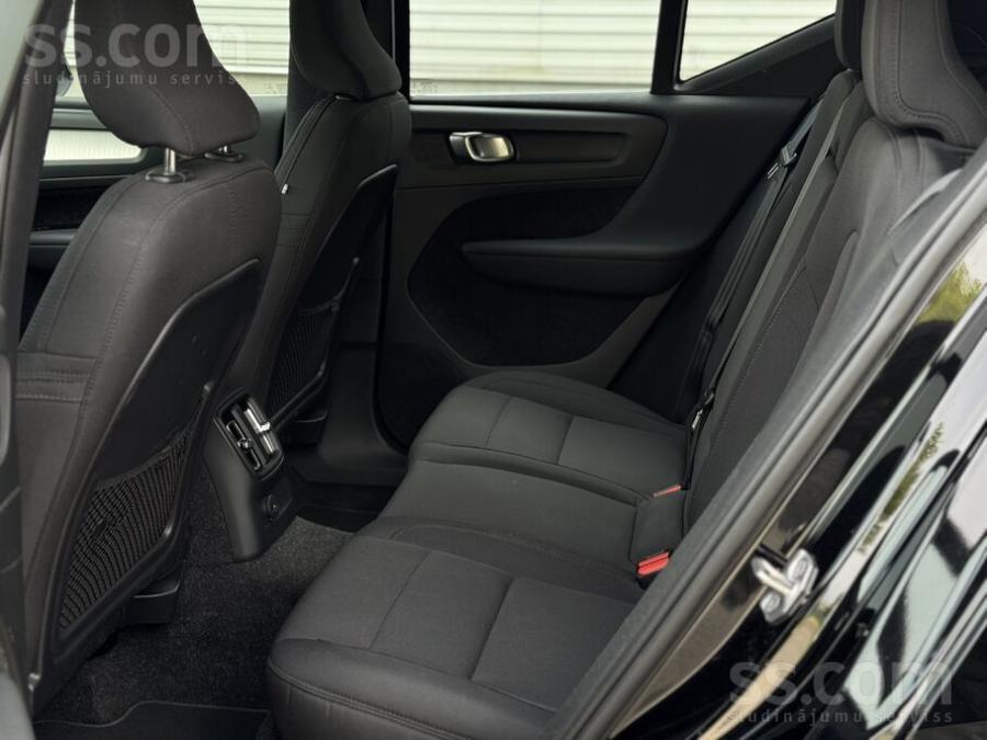 Black Volvo XC40 2021 in Riga, with an engine capacity of 1.50 L and mileage of 83 thousand km for 21600 €, photo 23 on AUTOMOTO.COM.LV