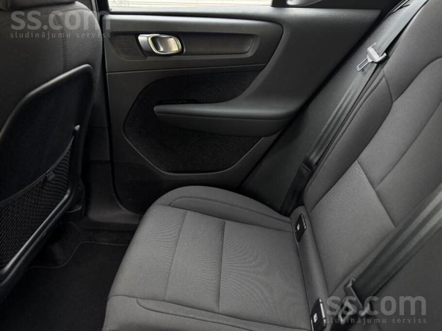 Black Volvo XC40 2021 in Riga, with an engine capacity of 1.50 L and mileage of 83 thousand km for 21600 €, photo 24 on AUTOMOTO.COM.LV