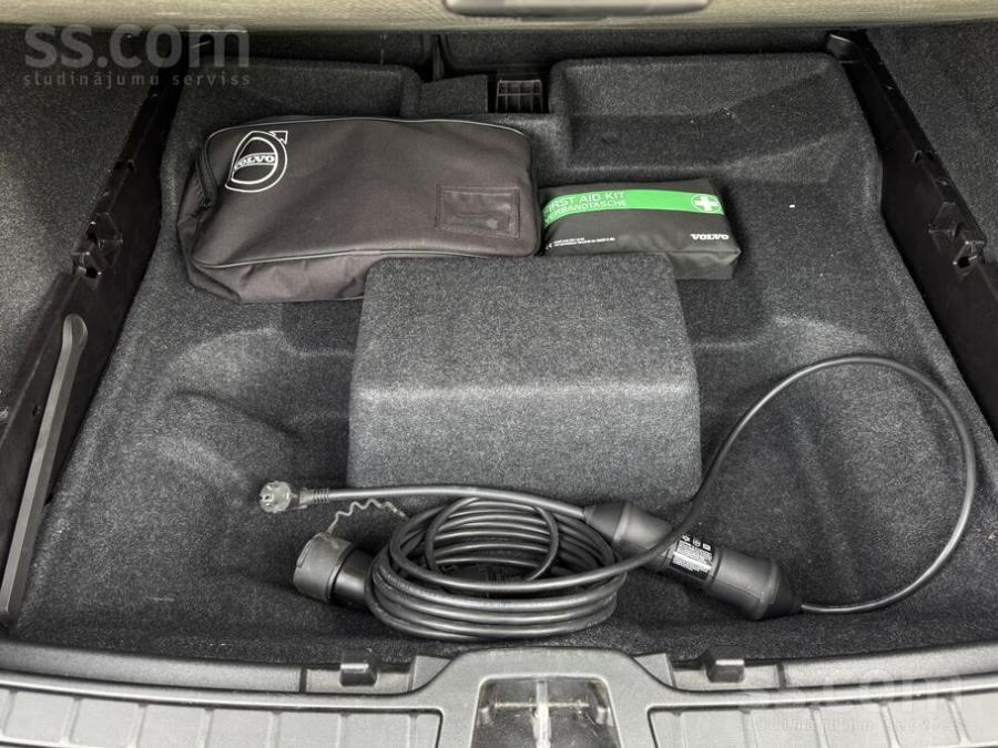 Black Volvo XC40 2021 in Riga, with an engine capacity of 1.50 L and mileage of 83 thousand km for 21600 €, photo 27 on AUTOMOTO.COM.LV