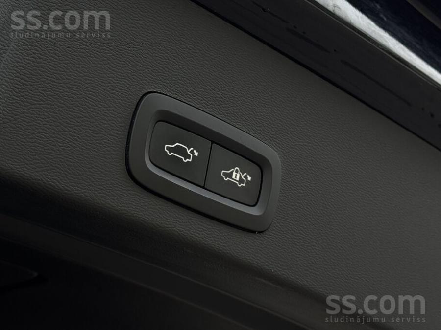 Black Volvo XC40 2021 in Riga, with an engine capacity of 1.50 L and mileage of 83 thousand km for 21600 €, photo 28 on AUTOMOTO.COM.LV