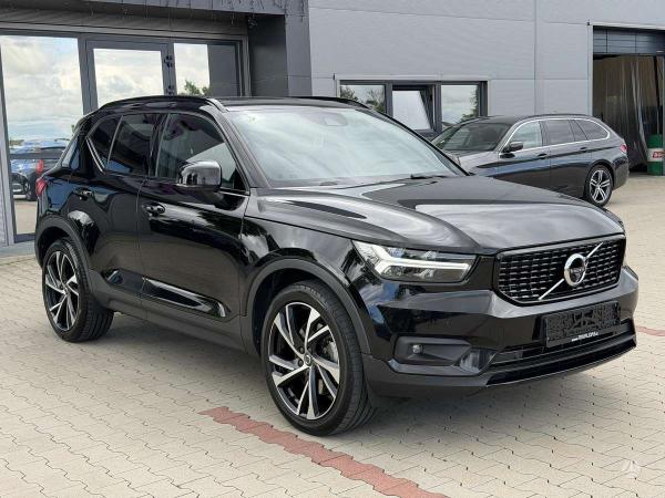 Black Volvo XC40 2021 in Siauliai, with an engine capacity of 1.48 L and mileage of 186 thousand km for 23990 €, photo 2 on AUTOMOTO.COM.LV