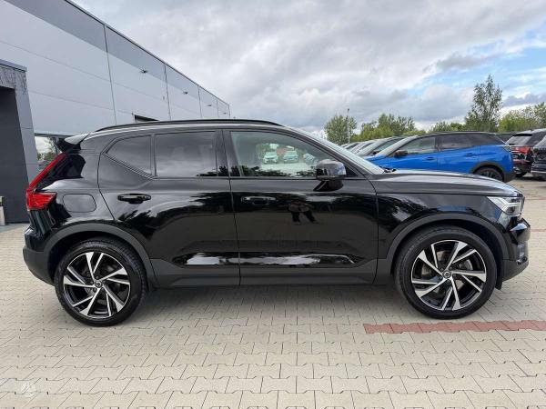 Black Volvo XC40 2021 in Siauliai, with an engine capacity of 1.48 L and mileage of 186 thousand km for 23990 €, photo 4 on AUTOMOTO.COM.LV