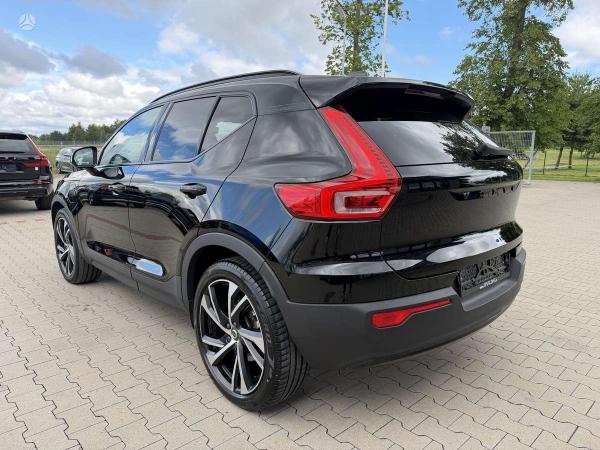 Black Volvo XC40 2021 in Siauliai, with an engine capacity of 1.48 L and mileage of 186 thousand km for 23990 €, photo 8 on AUTOMOTO.COM.LV