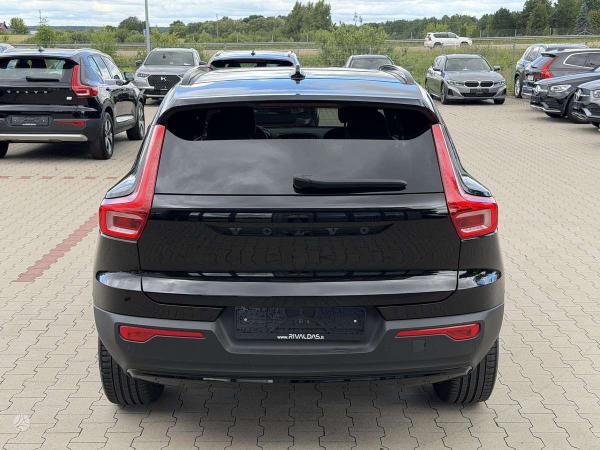 Black Volvo XC40 2021 in Siauliai, with an engine capacity of 1.48 L and mileage of 186 thousand km for 23990 €, photo 9 on AUTOMOTO.COM.LV