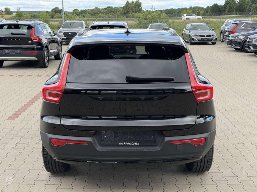 Melns Volvo XC40 2021 Šauļi, ar dzinēja tilpumu 1.48 L un nobraukumu 186 tūkst. km par 23990 €, foto 10 vietnē AUTOMOTO.COM.LV