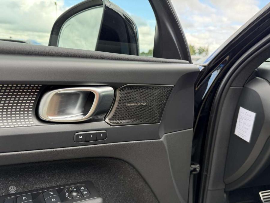 Melns Volvo XC40 2021 Šauļi, ar dzinēja tilpumu 1.48 L un nobraukumu 186 tūkst. km par 23990 €, foto 18 vietnē AUTOMOTO.COM.LV