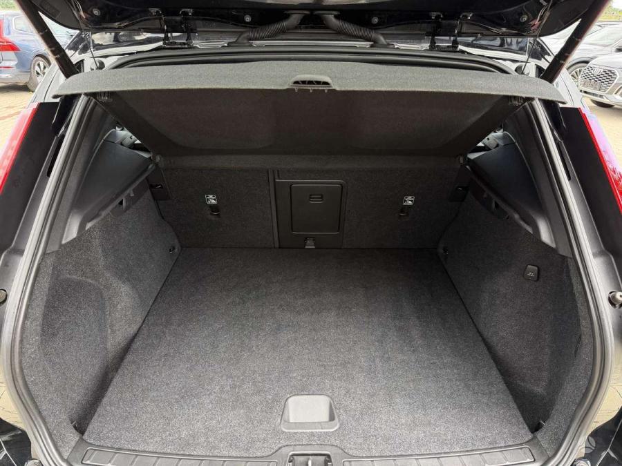 Melns Volvo XC40 2021 Šauļi, ar dzinēja tilpumu 1.48 L un nobraukumu 186 tūkst. km par 23990 €, foto 27 vietnē AUTOMOTO.COM.LV