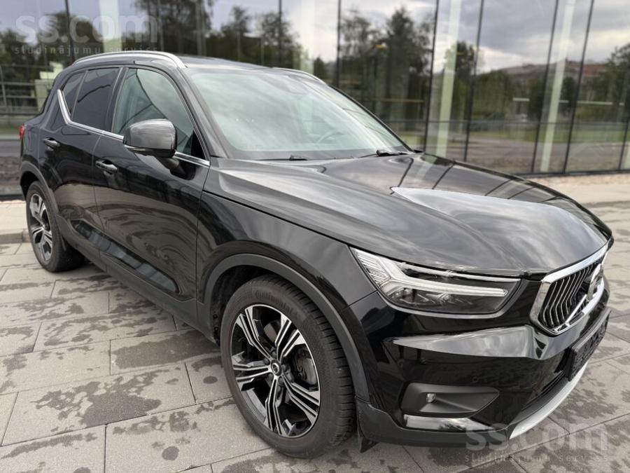 Melns Volvo XC40 2021 Rīga, ar dzinēja tilpumu 1.50 L un nobraukumu 85 tūkst. km par 26900 €, foto 1 vietnē AUTOMOTO.COM.LV