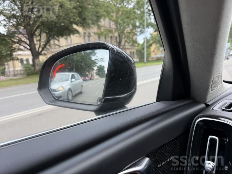Melns Volvo XC40 2021 Rīga, ar dzinēja tilpumu 1.50 L un nobraukumu 85 tūkst. km par 26900 €, foto 17 vietnē AUTOMOTO.COM.LV