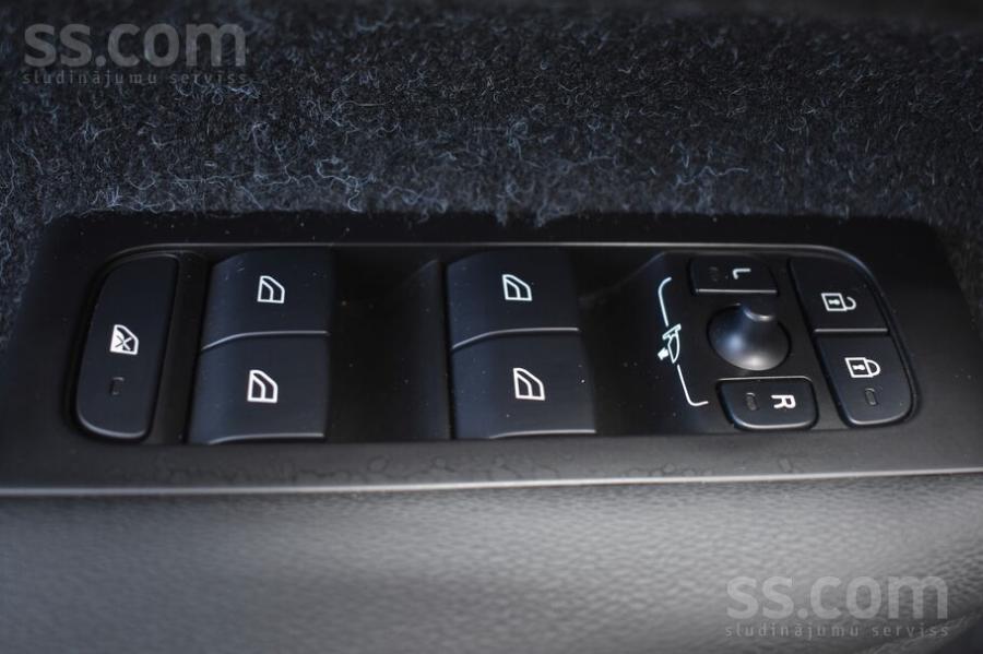 Melns Volvo XC40 2021 Talsi, ar dzinēja tilpumu 1.50 L un nobraukumu 39 tūkst. km par 25500 €, foto 18 vietnē AUTOMOTO.COM.LV