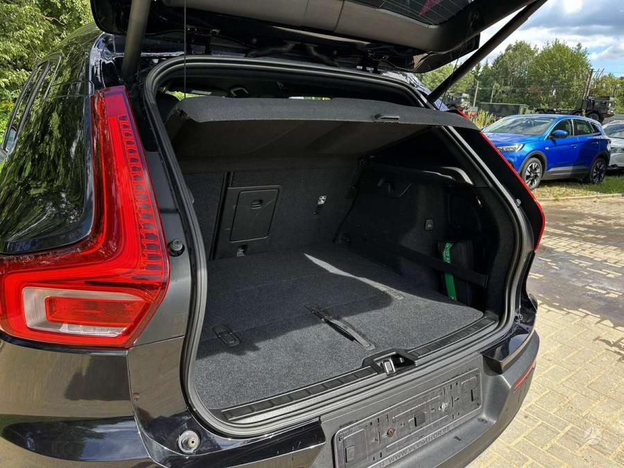 Black Volvo XC40 2021 in Kaunas, with an engine capacity of 1.97 L and mileage of 110 thousand km for 19850 €, photo 9 on AUTOMOTO.COM.LV