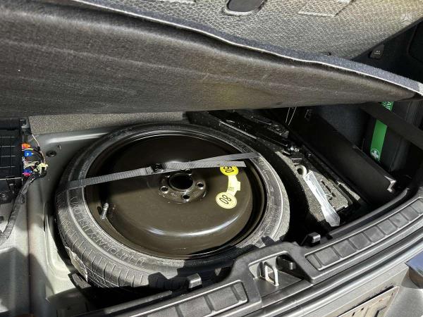 Black Volvo XC40 2021 in Kaunas, with an engine capacity of 1.97 L and mileage of 110 thousand km for 19850 €, photo 9 on AUTOMOTO.COM.LV