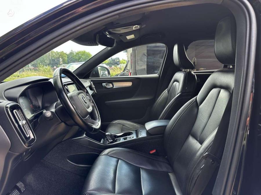 Black Volvo XC40 2021 in Kaunas, with an engine capacity of 1.97 L and mileage of 110 thousand km for 19850 €, photo 16 on AUTOMOTO.COM.LV