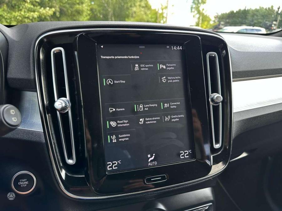 Black Volvo XC40 2021 in Kaunas, with an engine capacity of 1.97 L and mileage of 110 thousand km for 19850 €, photo 24 on AUTOMOTO.COM.LV