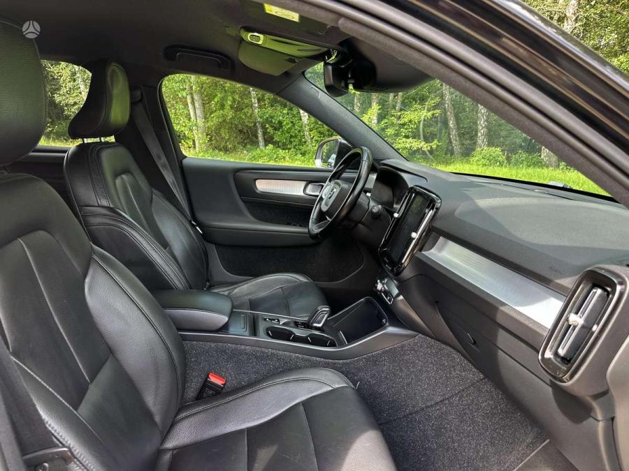 Black Volvo XC40 2021 in Kaunas, with an engine capacity of 1.97 L and mileage of 110 thousand km for 19850 €, photo 26 on AUTOMOTO.COM.LV