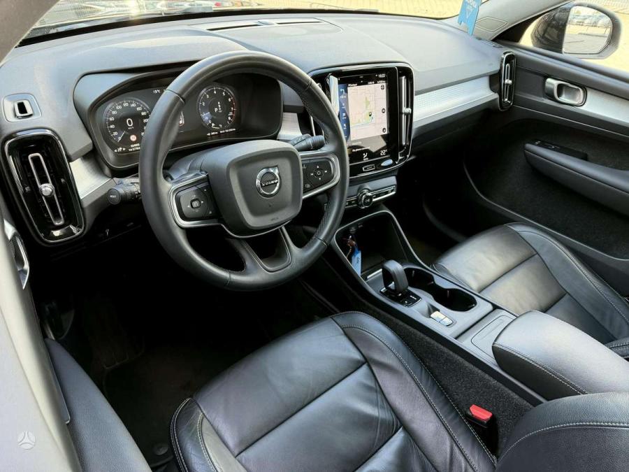 Black Volvo XC40 2021 in Kaunas, with an engine capacity of 1.48 L and mileage of 224 thousand km for 16900 €, photo 7 on AUTOMOTO.COM.LV