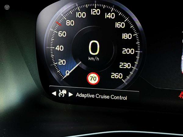 Melns Volvo XC40 2021 Kauņa, ar dzinēja tilpumu 1.48 L un nobraukumu 224 tūkst. km par 16900 €, foto 8 vietnē AUTOMOTO.COM.LV