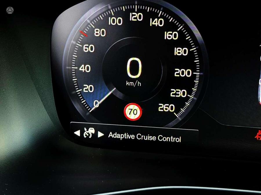 Black Volvo XC40 2021 in Kaunas, with an engine capacity of 1.48 L and mileage of 224 thousand km for 16900 €, photo 9 on AUTOMOTO.COM.LV