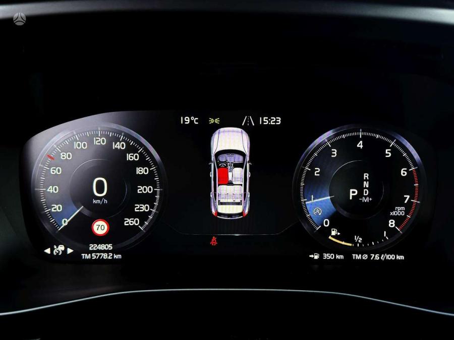 Black Volvo XC40 2021 in Kaunas, with an engine capacity of 1.48 L and mileage of 224 thousand km for 16900 €, photo 10 on AUTOMOTO.COM.LV