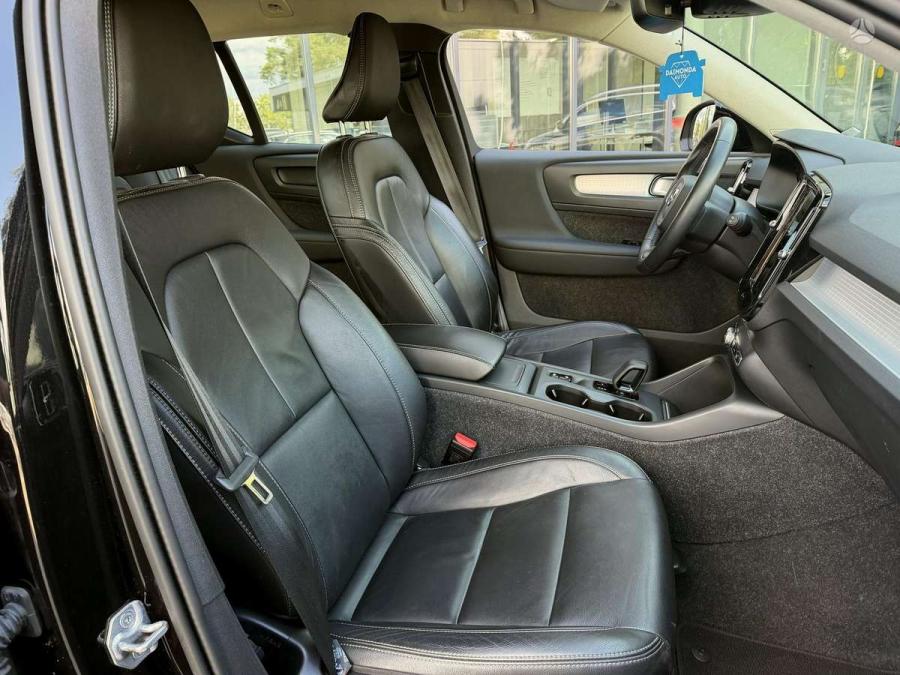 Black Volvo XC40 2021 in Kaunas, with an engine capacity of 1.48 L and mileage of 224 thousand km for 16900 €, photo 11 on AUTOMOTO.COM.LV