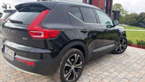 Melns Volvo XC40 2021 Viļņa, ar dzinēja tilpumu 1.97 L un nobraukumu 80 tūkst. km par 28700 €, foto  vietnē AUTOMOTO.COM.LV