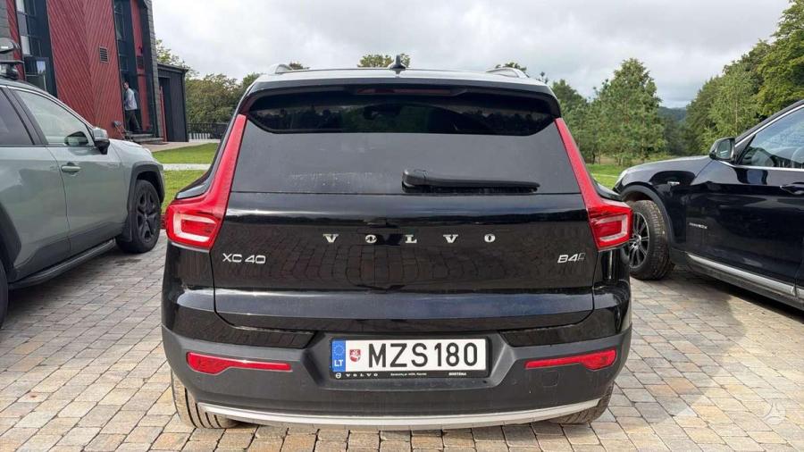Melns Volvo XC40 2021 Viļņa, ar dzinēja tilpumu 1.97 L un nobraukumu 80 tūkst. km par 28700 €, foto 4 vietnē AUTOMOTO.COM.LV