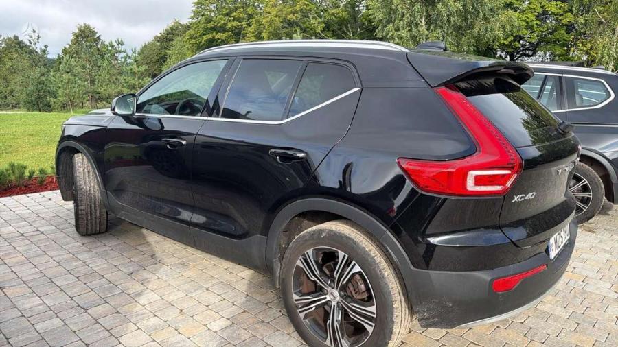 Melns Volvo XC40 2021 Viļņa, ar dzinēja tilpumu 1.97 L un nobraukumu 80 tūkst. km par 28700 €, foto 5 vietnē AUTOMOTO.COM.LV