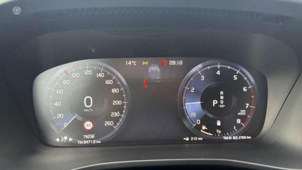 Black Volvo XC40 2021 in Vilnius, with an engine capacity of 1.97 L and mileage of 80 thousand km for 28700 €, photo 9 on AUTOMOTO.COM.LV