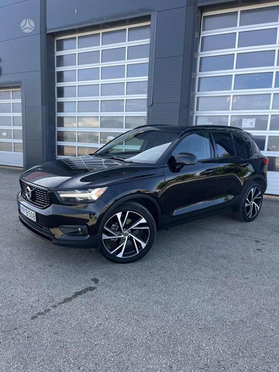 Melns Volvo XC40 2021 Panevēža, ar dzinēja tilpumu 1.97 L un nobraukumu 56 tūkst. km par 23990 €, foto 1 vietnē AUTOMOTO.COM.LV