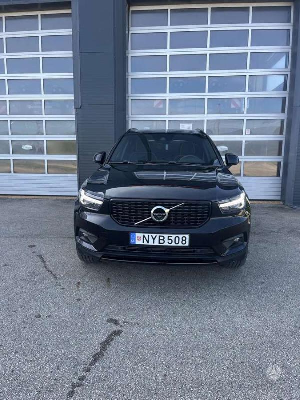 Melns Volvo XC40 2021 Panevēža, ar dzinēja tilpumu 1.97 L un nobraukumu 56 tūkst. km par 23990 €, foto 3 vietnē AUTOMOTO.COM.LV