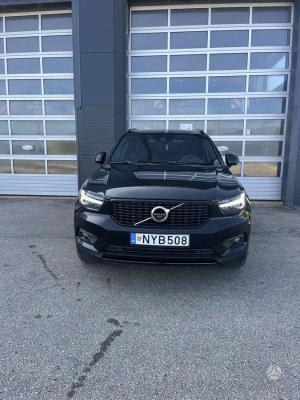 Melns Volvo XC40 2021 Panevēža, ar dzinēja tilpumu 1.97 L un nobraukumu 56 tūkst. km par 23990 €, foto 3 vietnē AUTOMOTO.COM.LV