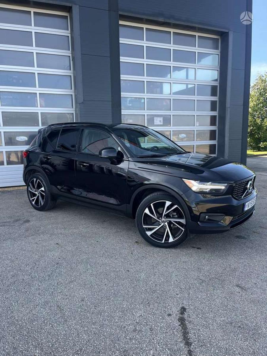 Melns Volvo XC40 2021 Panevēža, ar dzinēja tilpumu 1.97 L un nobraukumu 56 tūkst. km par 23990 €, foto 4 vietnē AUTOMOTO.COM.LV
