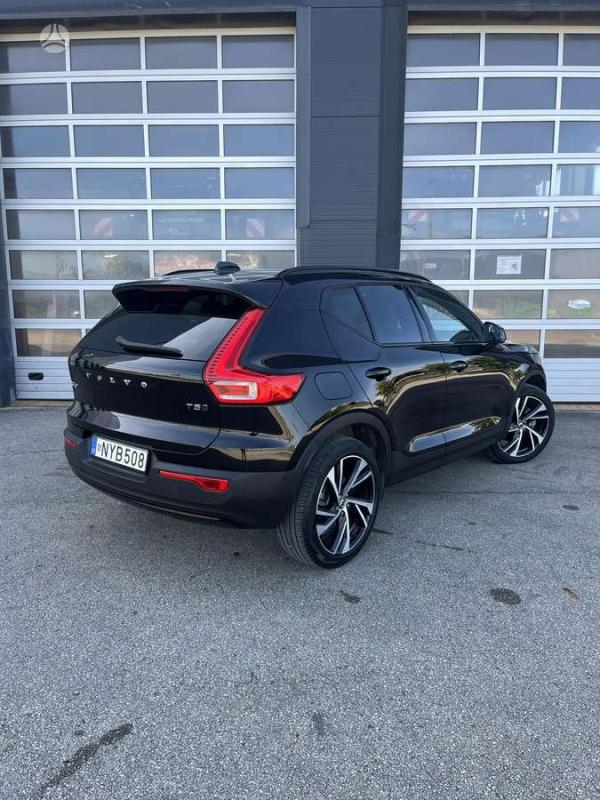 Melns Volvo XC40 2021 Panevēža, ar dzinēja tilpumu 1.97 L un nobraukumu 56 tūkst. km par 23990 €, foto 5 vietnē AUTOMOTO.COM.LV
