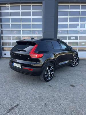 Melns Volvo XC40 2021 Panevēža, ar dzinēja tilpumu 1.97 L un nobraukumu 56 tūkst. km par 23990 €, foto 5 vietnē AUTOMOTO.COM.LV