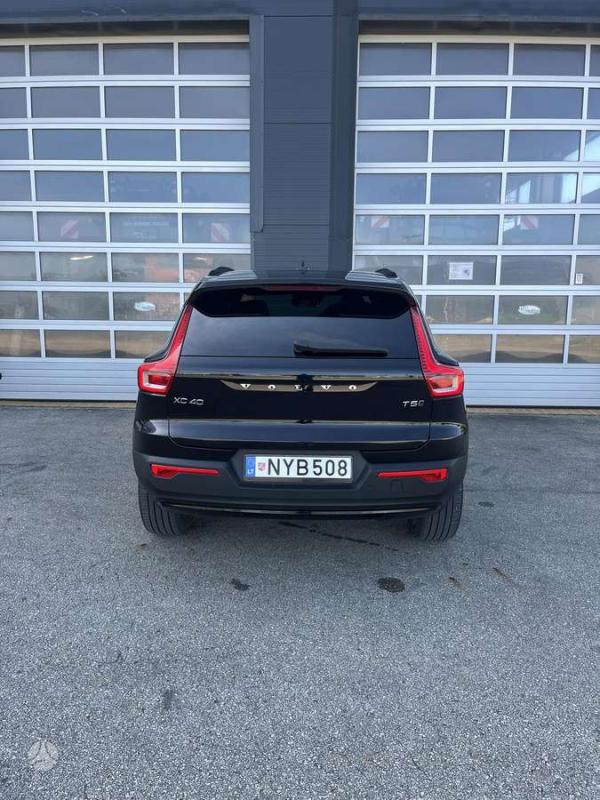 Melns Volvo XC40 2021 Panevēža, ar dzinēja tilpumu 1.97 L un nobraukumu 56 tūkst. km par 23990 €, foto 6 vietnē AUTOMOTO.COM.LV