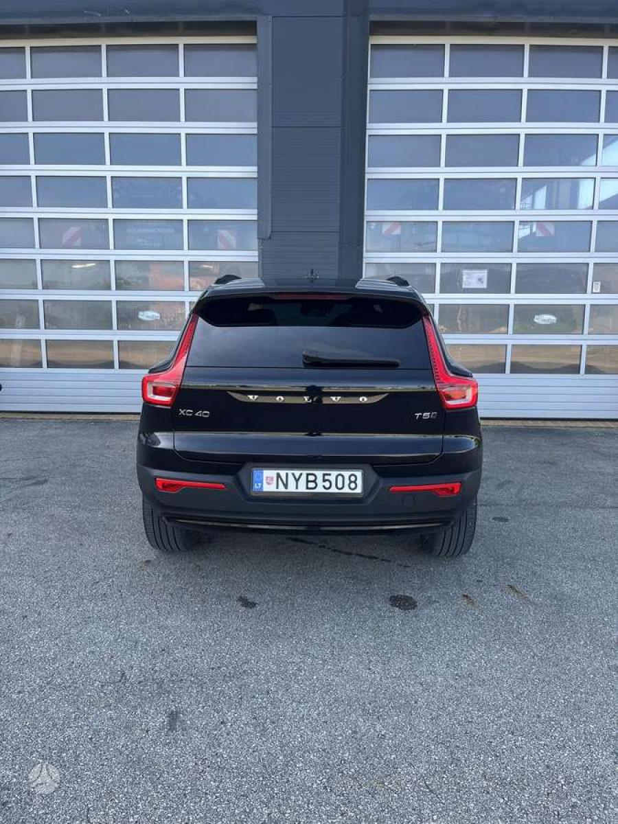 Melns Volvo XC40 2021 Panevēža, ar dzinēja tilpumu 1.97 L un nobraukumu 56 tūkst. km par 23990 €, foto 6 vietnē AUTOMOTO.COM.LV
