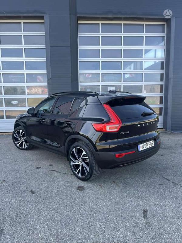 Melns Volvo XC40 2021 Panevēža, ar dzinēja tilpumu 1.97 L un nobraukumu 56 tūkst. km par 23990 €, foto 7 vietnē AUTOMOTO.COM.LV
