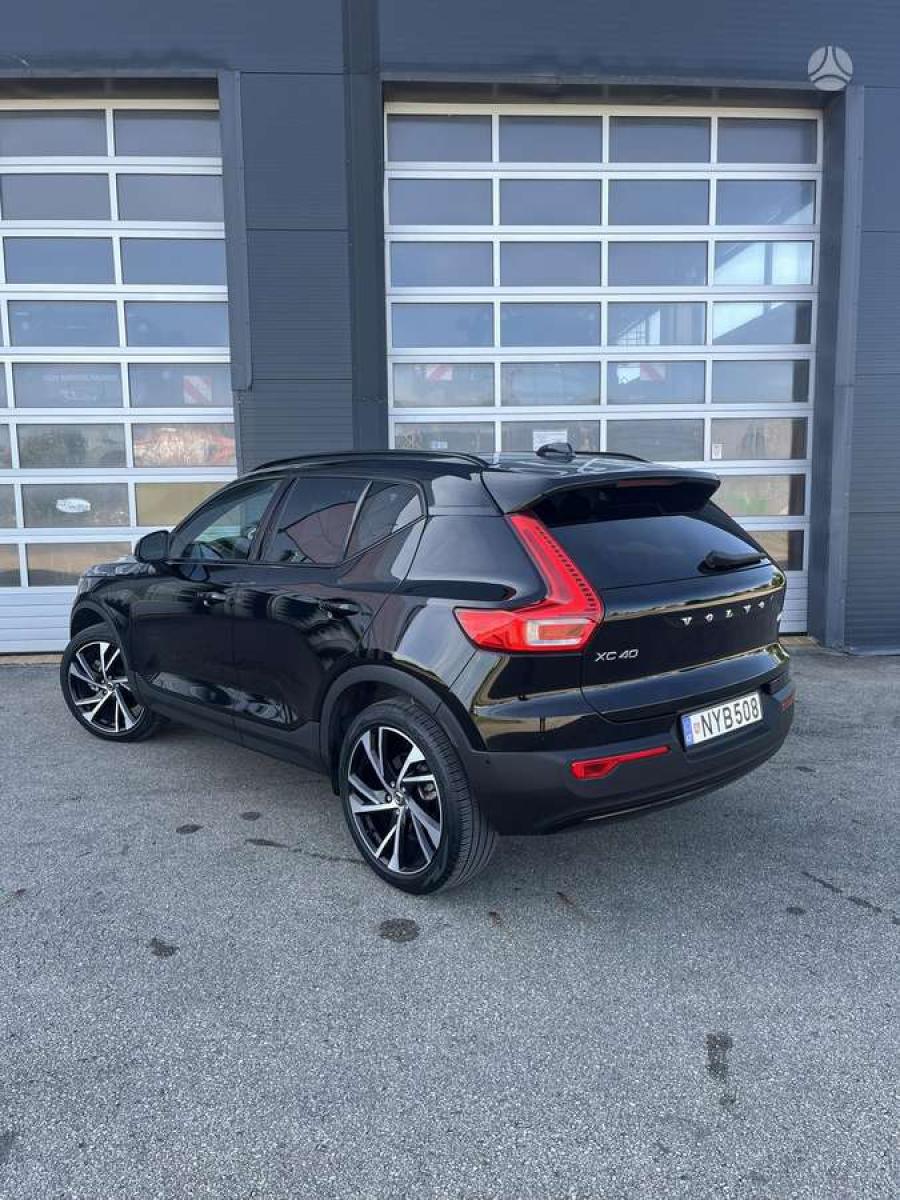 Melns Volvo XC40 2021 Panevēža, ar dzinēja tilpumu 1.97 L un nobraukumu 56 tūkst. km par 23990 €, foto 7 vietnē AUTOMOTO.COM.LV